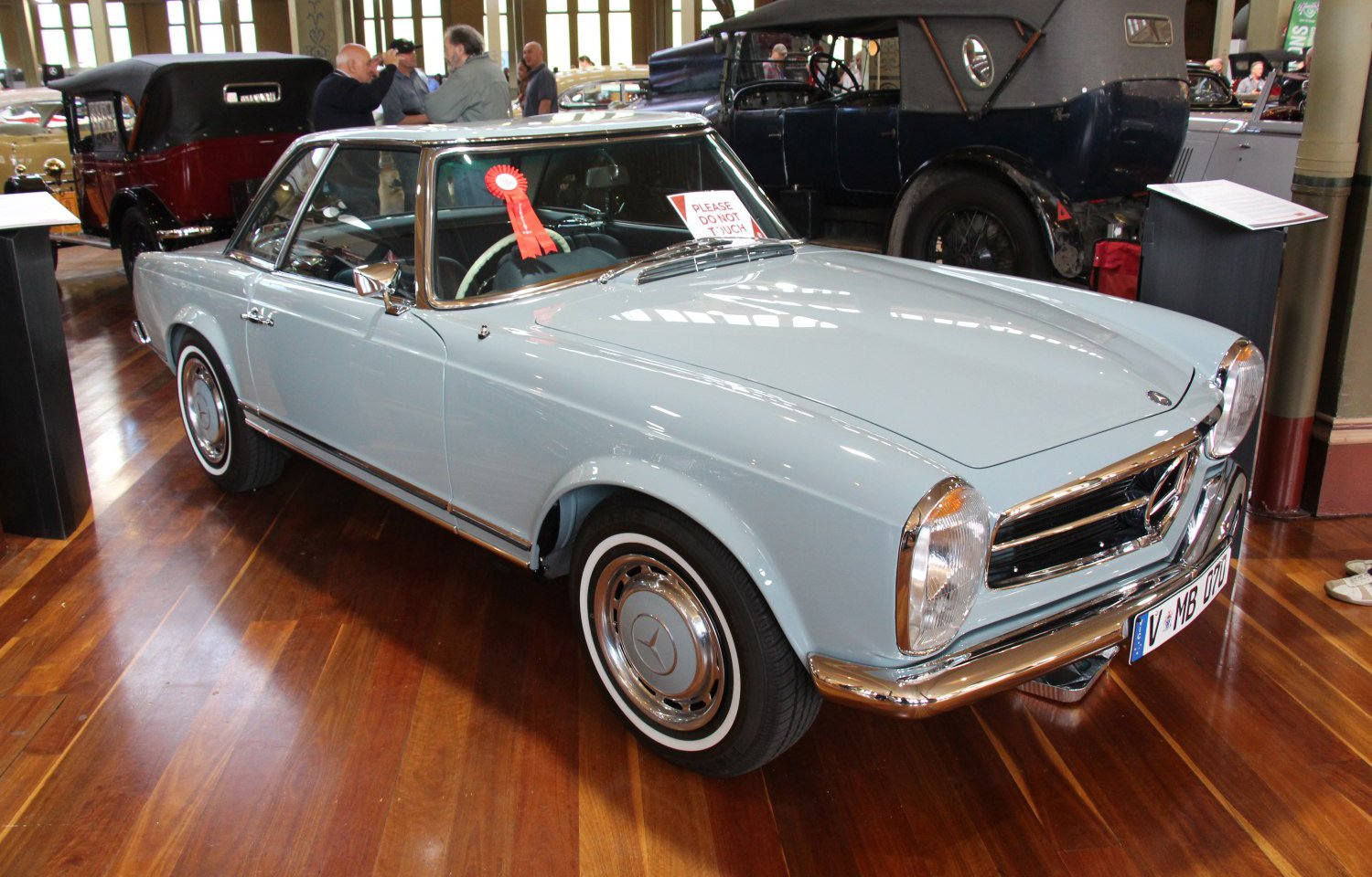 Mercedes-Benz SL Coupe (W113) 250 SL (150 Hp) 5MT